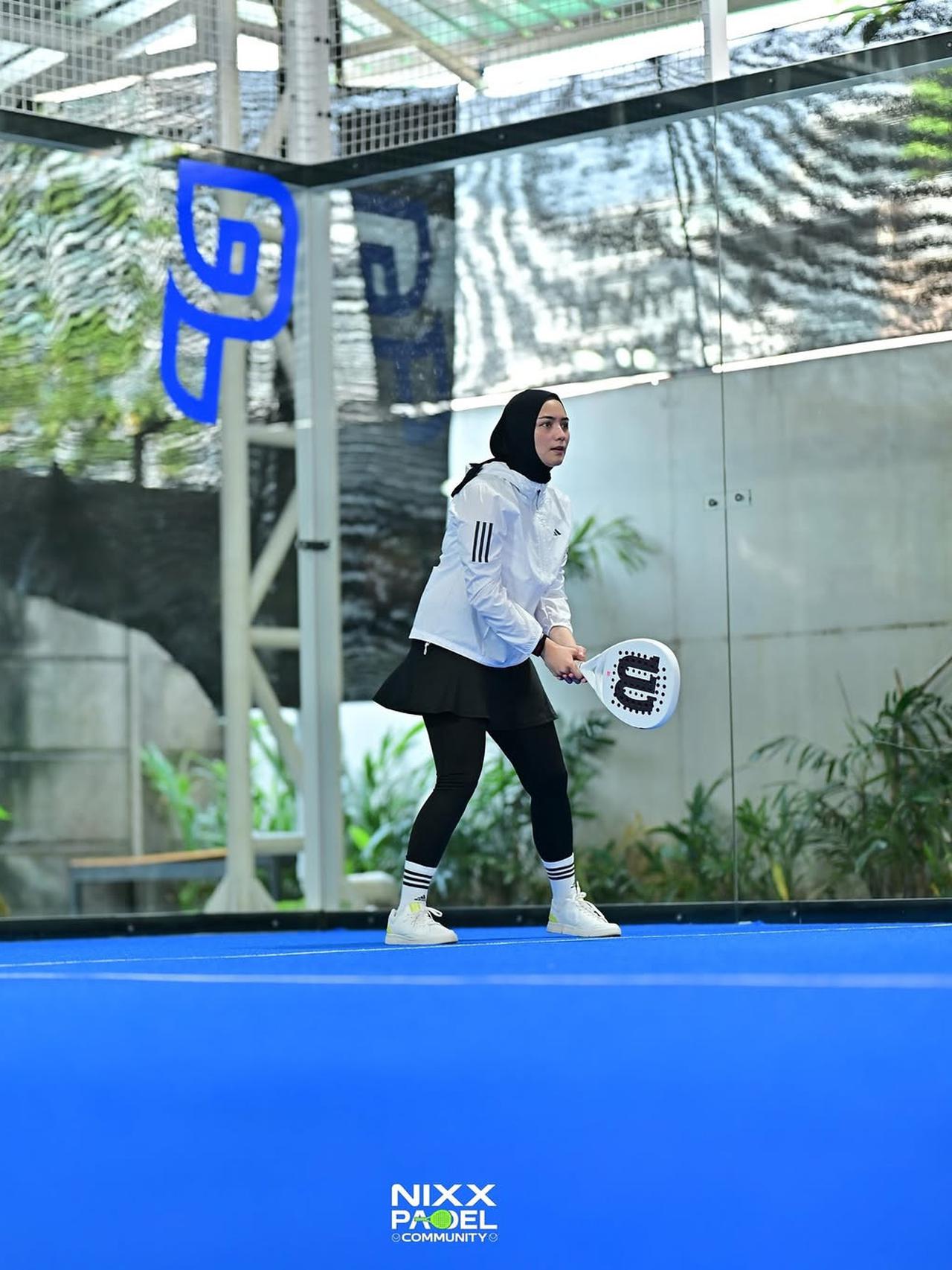 7 Outfit Main Padel ala Artis Berhijab, Stylish dan Tetap Sopan