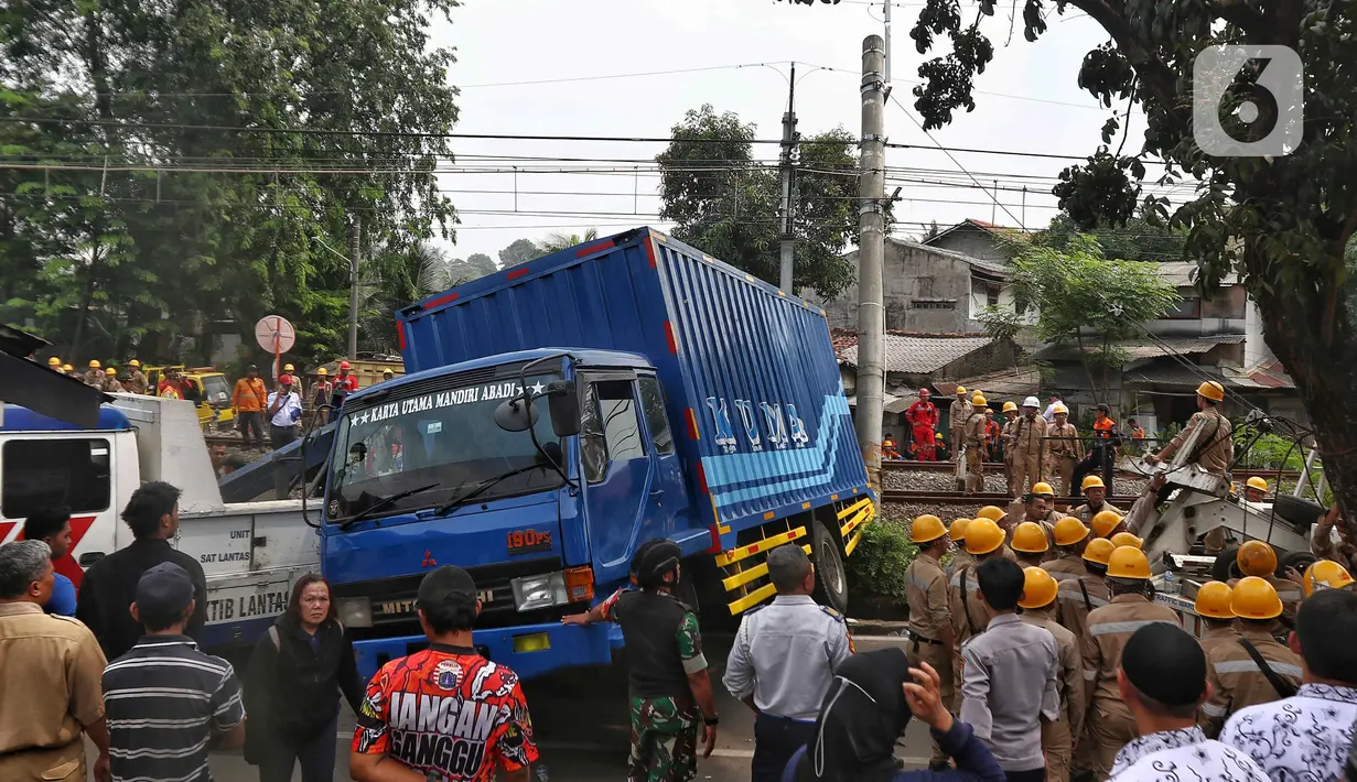 Imbas Truk Tabrak Tiang LAA, Perjalanan Kereta Pondok Ranji-Kebayoran ...