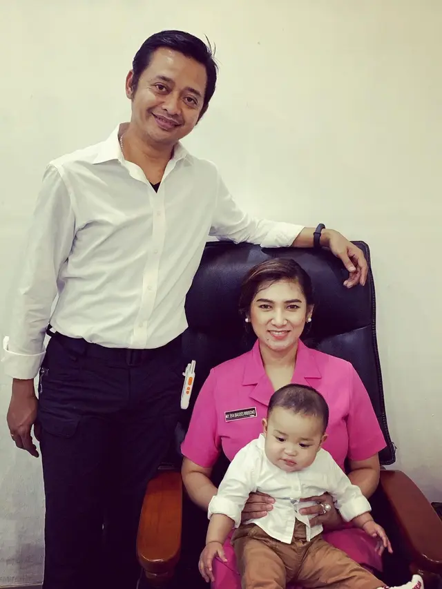 6 Potret Terbaru Briptu Eka Frestya, Kini Jadi Ibu Bhayangkari - Hot ...