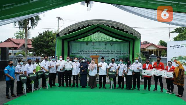 PT Berau Coal Salurkan Beasiswa dan 16 Unit Bus untuk Warga Kampung di Berau - Regional Liputan6.com
