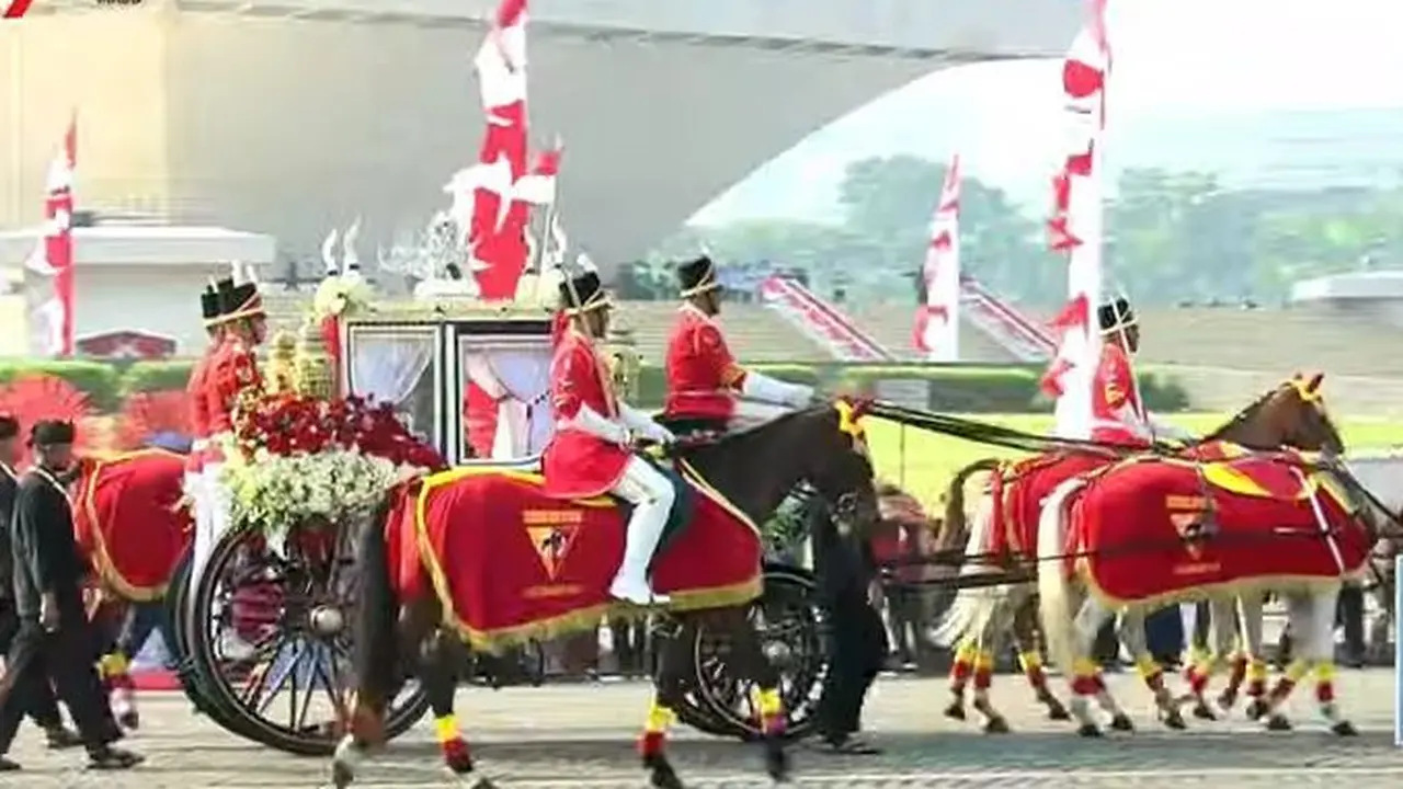 Upacara HUT ke-78 RI, Iring-iringan Kirab Bendera Pusaka Bergerak ke Istana Merdeka - News ...