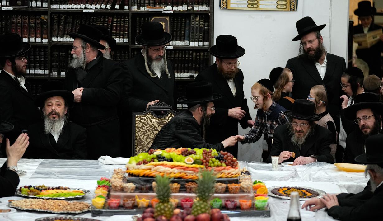 Perayaan Tahun Baru Pohon Umat Yahudi Ultra-Ortodoks di Yerusalem ...