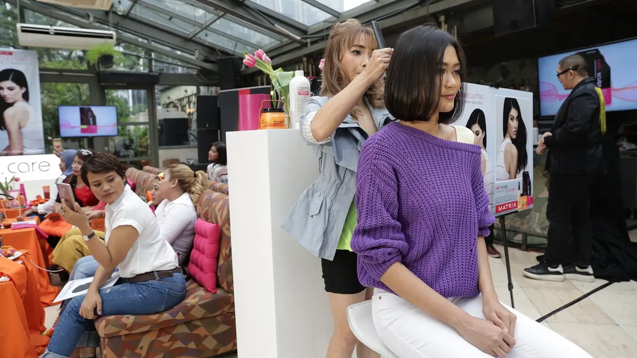 Tren Pelurusan Rambut dengan Tampilan Lebih Natural - Fashion & Beauty ...