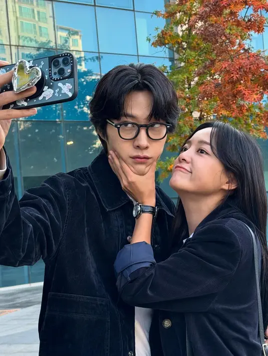 Brewing Love Tamat, Kim Se Jeong Pamer Foto di Balik Layar Bareng Lee Jong Won - Foto Liputan6.com