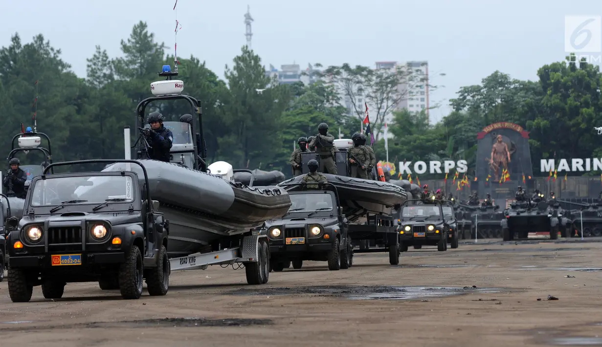 PHOTO: Defile Pasukan dan Kendaraan Tempur Meriahkan HUT Korps Marinir ...