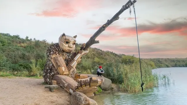 Pria Ini Buat Patung Troll Raksasa dari Kayu Daur Ulang, 6 Hasilnya ...