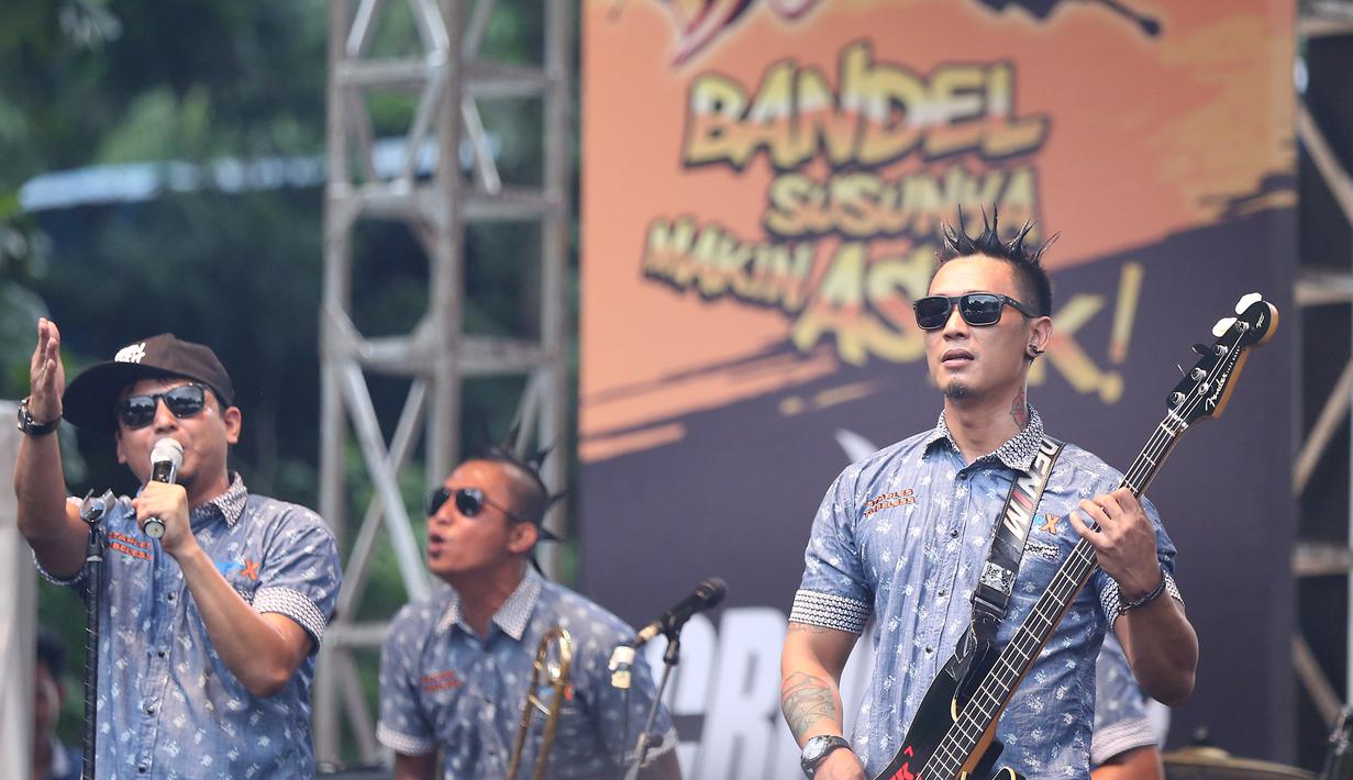 Aksi Panggung Tipe-X Buat Ribuan Penonton 'Memanas' di JakCloth - Photo ...