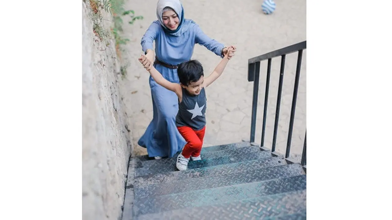 Jarang Terekspos, Ini 6 Potret Lucu Hasan Fadilan Anak Fedi Nuril - Hot ...