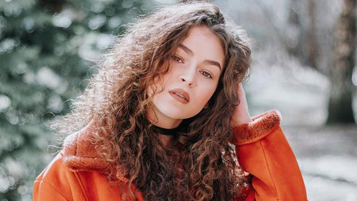 Punya Rambut Keriting? Begini Cara Merawatnya Agar Selalu Cantik