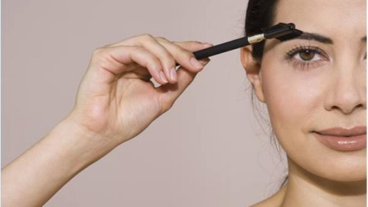 Tips Membuat Alis Tebal dan Hitam Alami - Citizen6 Liputan6.com