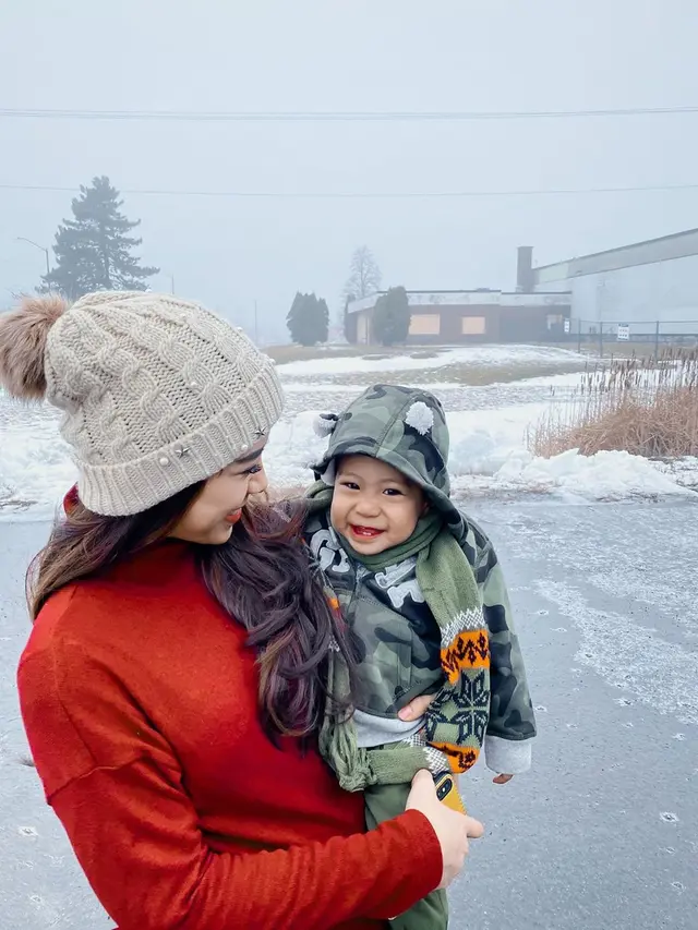 Sudah Jadi Ibu, Ini 6 Potret Zevana Idola Cilik Momong Buah Hati ...