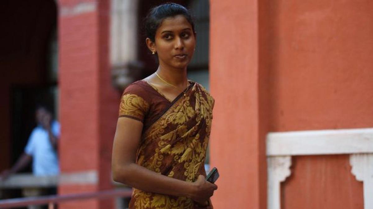 Pertama dalam Sejarah, India Pekerjakan Polisi Transgender - Global ...