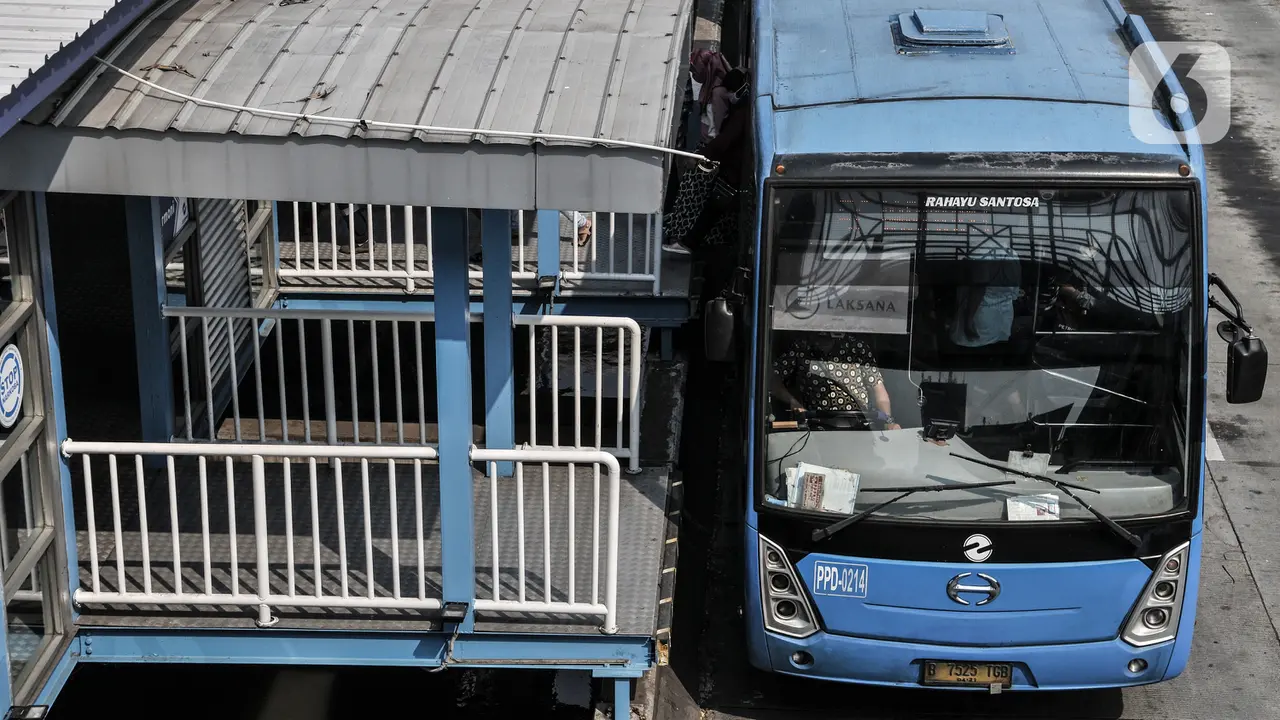 Transjakarta Gunakan Pembayaran QR Code Mulai Oktober - News Liputan6.com
