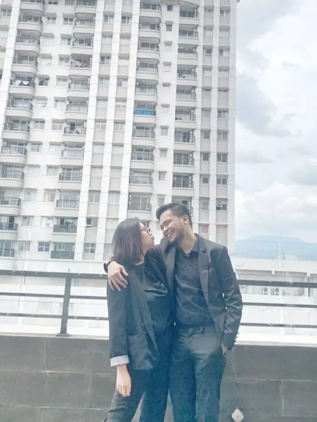 6 Potret Kebersamaan Reza SMASH dengan Kekasih Baru, Romantis - Hot ...