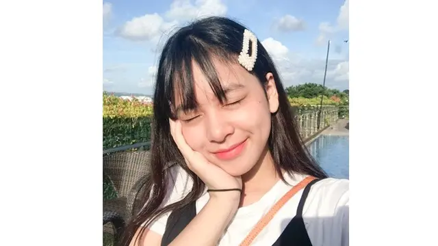 6 Potret Azizi Asadel, Putri Presenter Fadli Akhmad yang Ternyata Member JKT 48 - Hot Liputan6.com