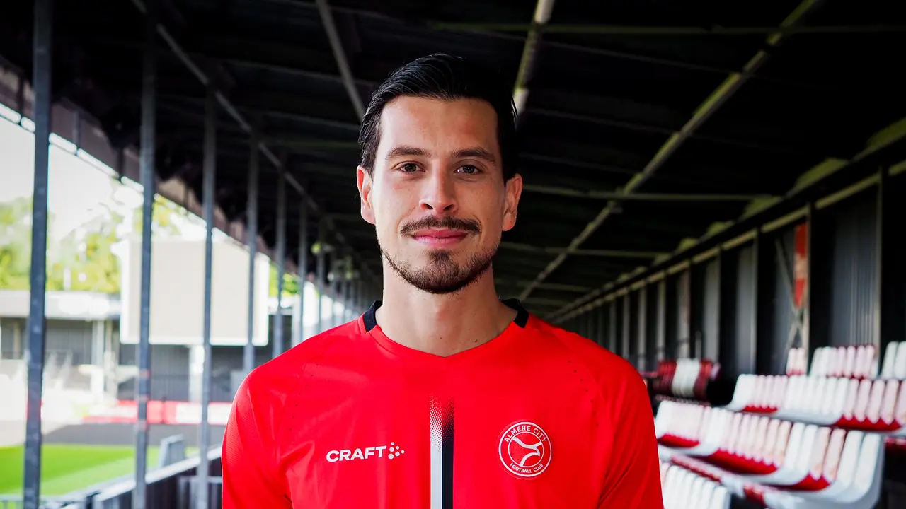 Cerita Thom Haye yang Menyambut 2025 dengan Pelatih Baru di Almere City ...
