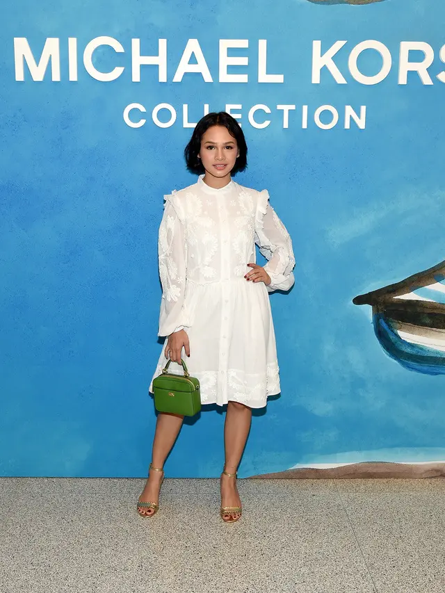 Intip Debut Andien di New York Fashion Week 2019 dengan Gaya Preppy ...
