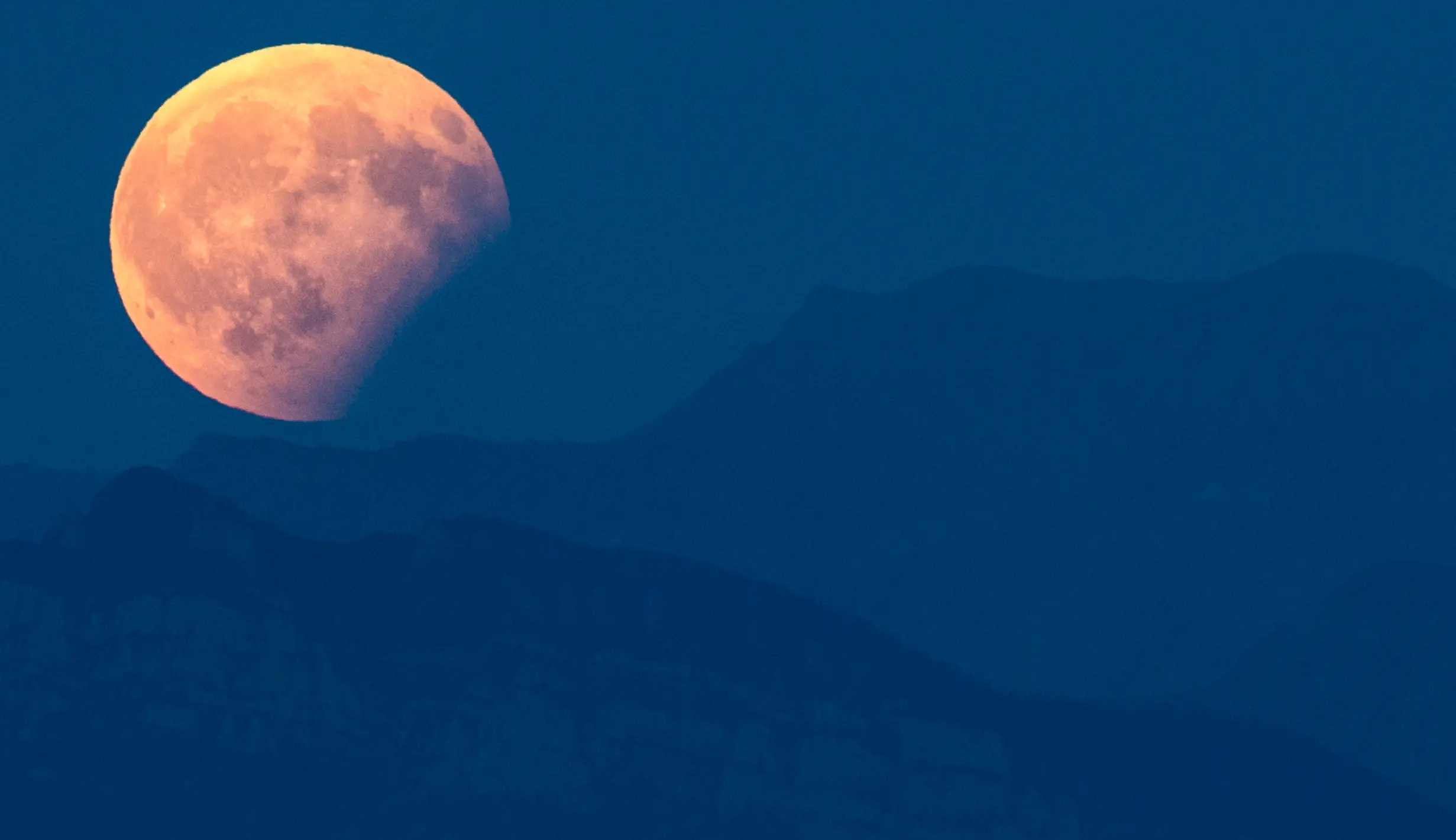 PHOTO: Penampakan Indahnya Gerhana Bulan di Berbagai Belahan Dunia ...