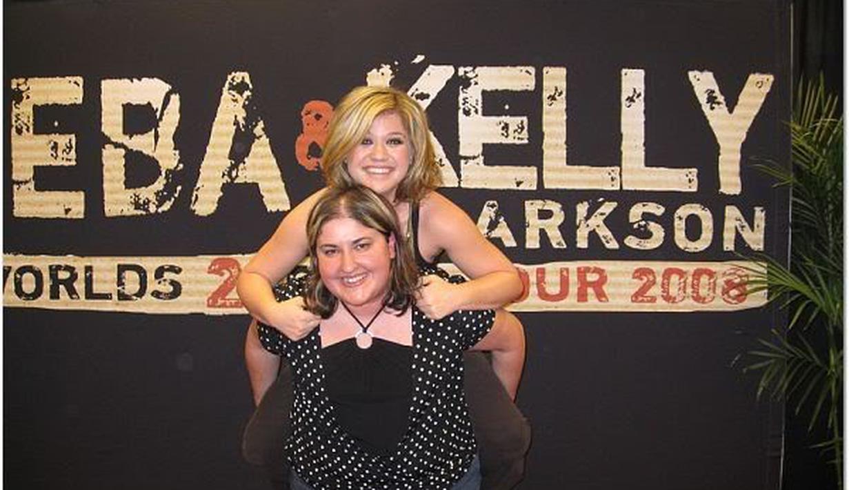Saat Avril Lavigne dan Kelly Clarkson Berfoto dengan Fans, Lihat ...