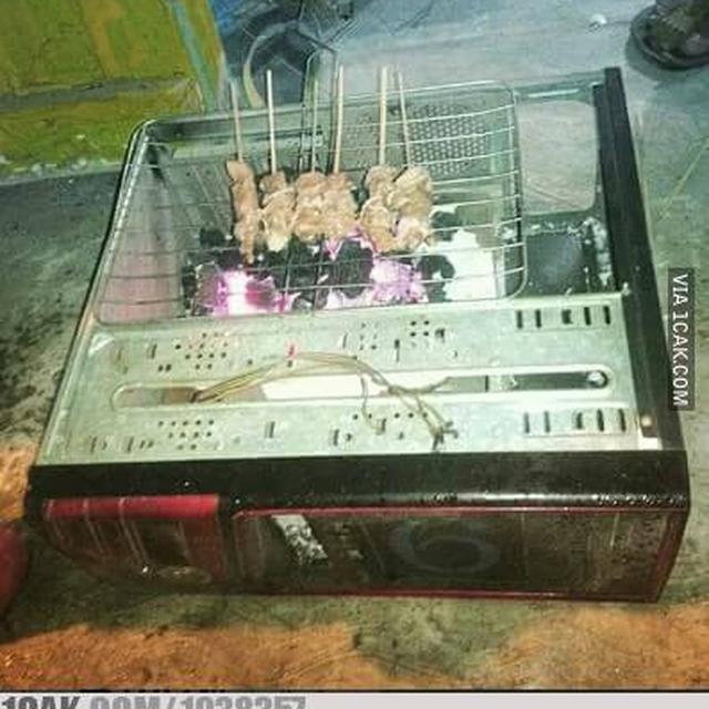 6 Cara Nyeleneh Bakar Sate Ini yang Penting Matang, Bikin Geleng Kepala ...