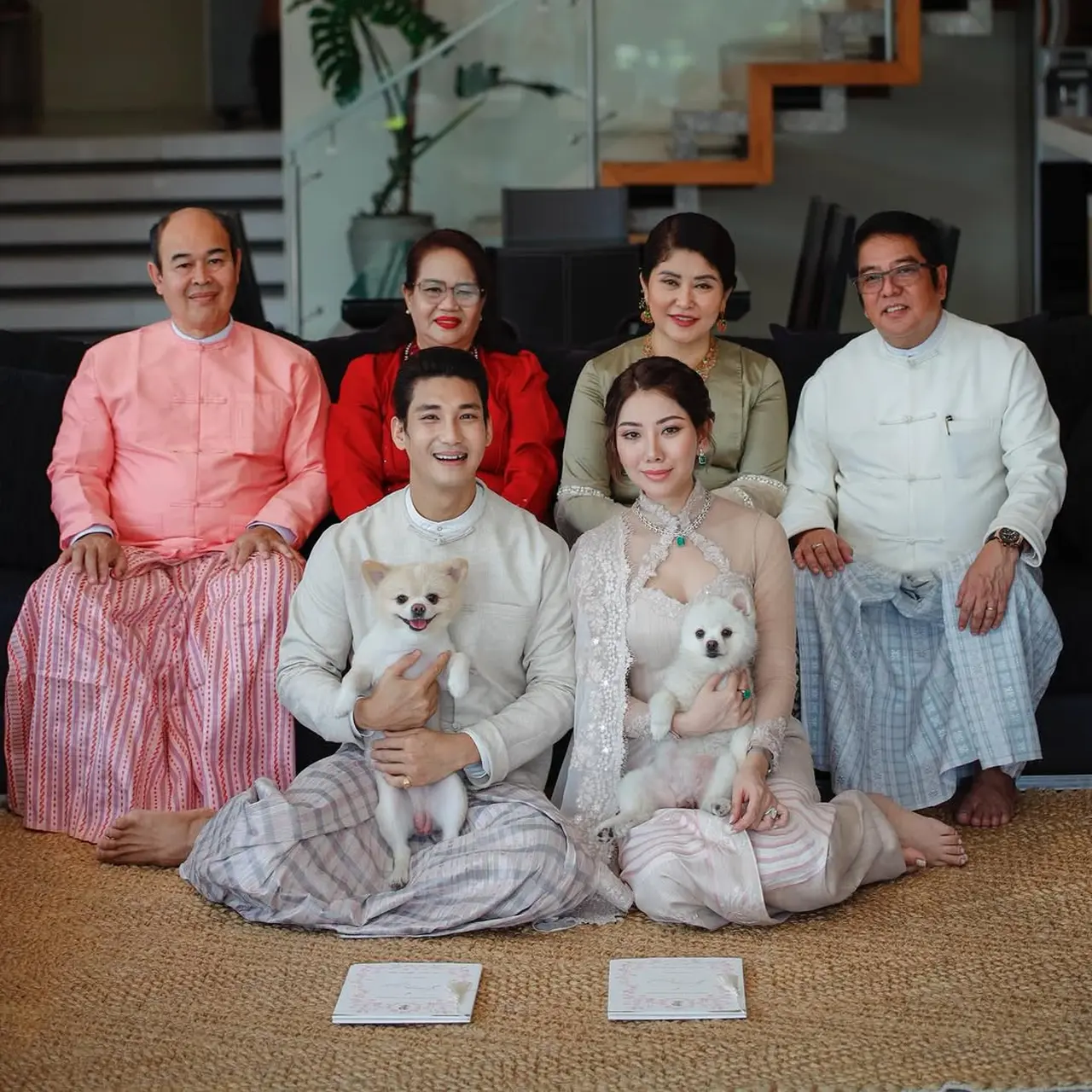 Foto Pernikahan Paing Takhon yang Sempat Jadi Pria Tertampan di Dunia ...