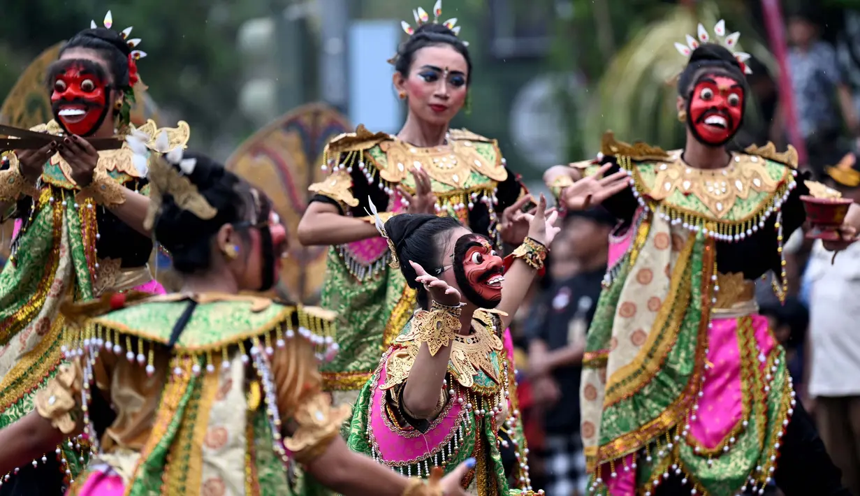 Sambut Hari Raya Nyepi, Masyarakat Bali Gelar Parade Tarian Ogoh-Ogoh ...