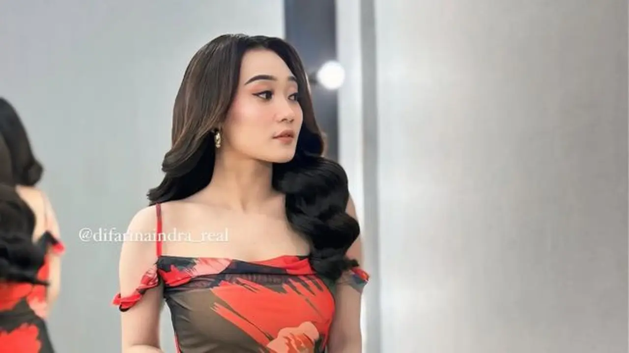 8 Potret Pedangdut Cantik Difarina Indra, Parasnya Sering Dibilang Mirip Livy Renata - Hot ...