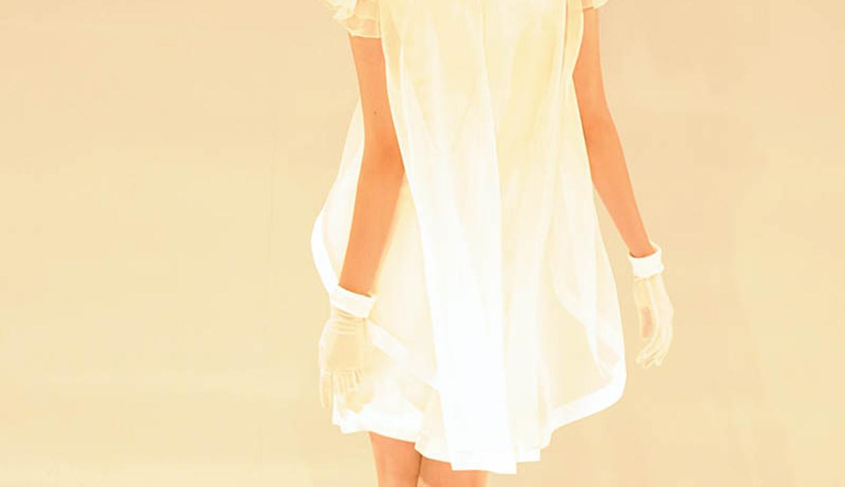 Wedding Gown by Adjie Notonegoro V - Photo Fimela.com