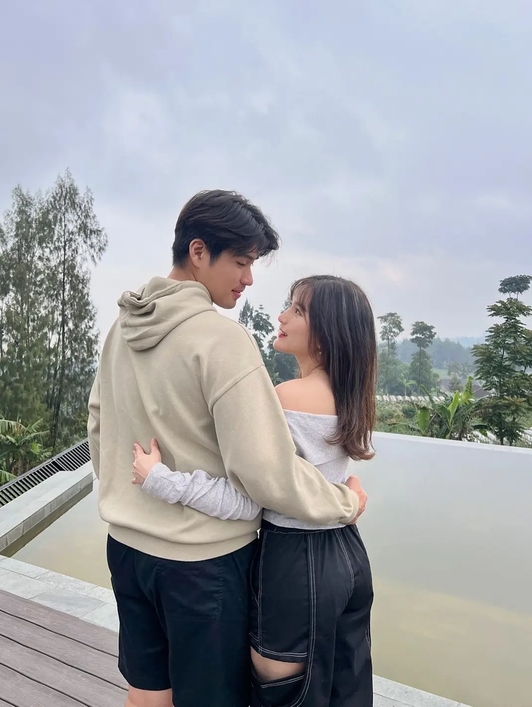 Potret Victor Agustino 'MasterChef' Lamar Sang Kekasih, Tulis Pesan Romantis - Foto Liputan6.com