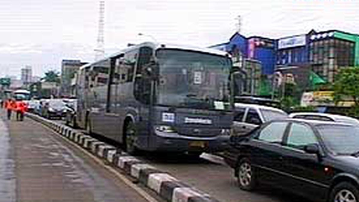 Jalur Busway Melawan Arah Dibatalkan - News Liputan6.com