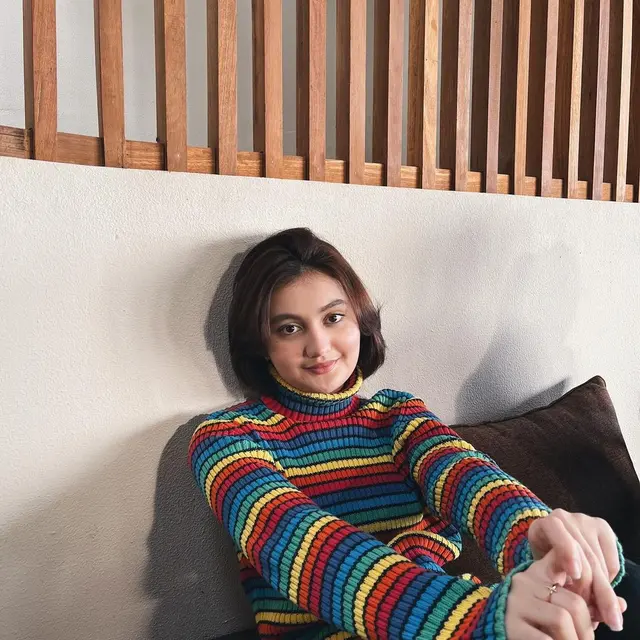 6 Potret Terbaru Laura Jackson, Dikabarkan Sudah Putus dari Sean Ivan ...