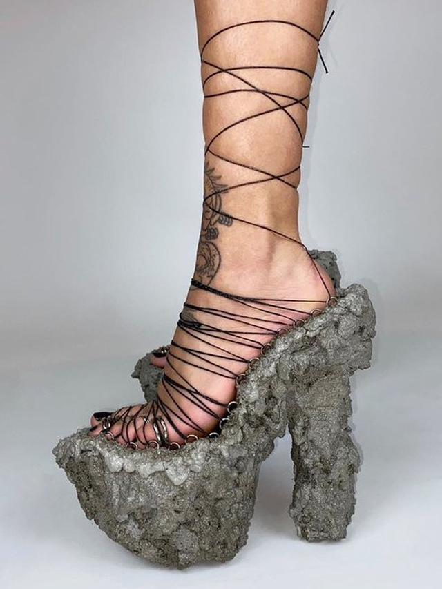 6 Kreasi Unik Sepatu Hak Tinggi dengan Desain Tak Biasa, Kocak - Hot ...
