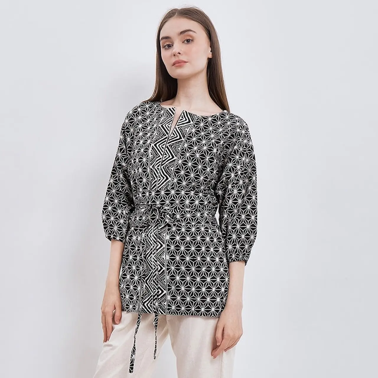 10 Rekomendasi Blouse Batik Kekinian untuk Wanita Terbaru dan Terbaik ...