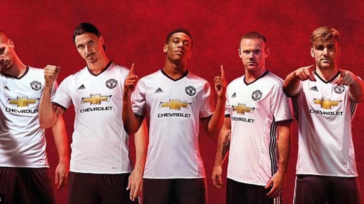 Ibrahimovic dan Martial Akur dalam Peluncuran Jersey Ketiga MU