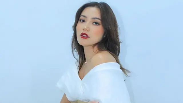 Dipuji Hot Mom, Jessica Iskandar Pamer Kecantikan bak Bidadari di Pemotretan Terbaru - Hot ...