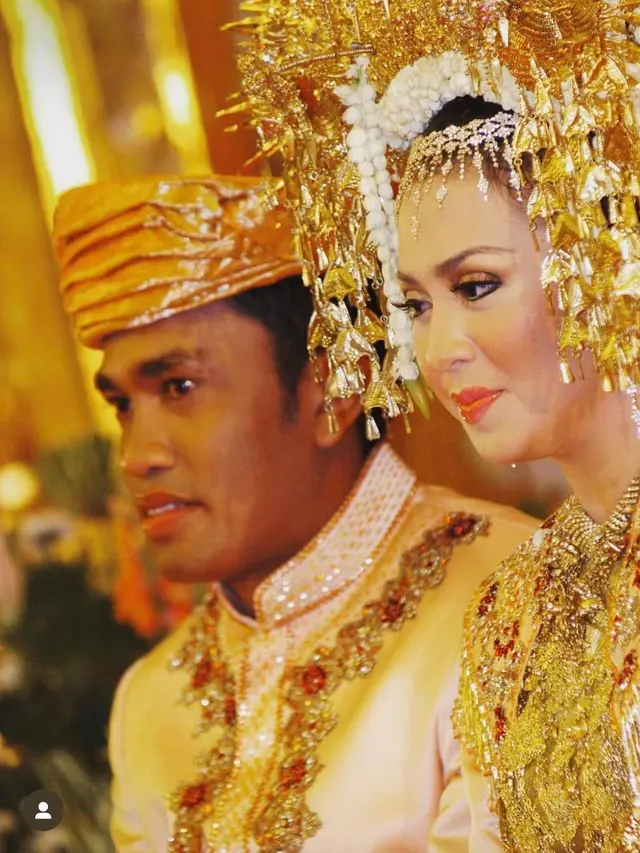 6 Potret Ahmad Sahroni dan Sang Istri Feby Belinda, Kabar Terbaru Diduga Umrah - ShowBiz ...