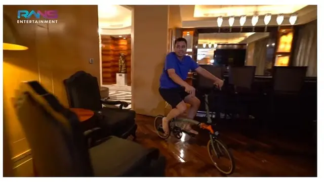 Pakai Brompton, Ini 10 Potret Nagita Slavina Belajar Naik Sepeda di Hotel - Hot Liputan6.com
