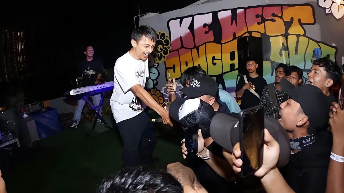 Musisi Anjar OXS Kawinkan Emo dengan Gotik dan Genre Hiphop Plus Lirik ...