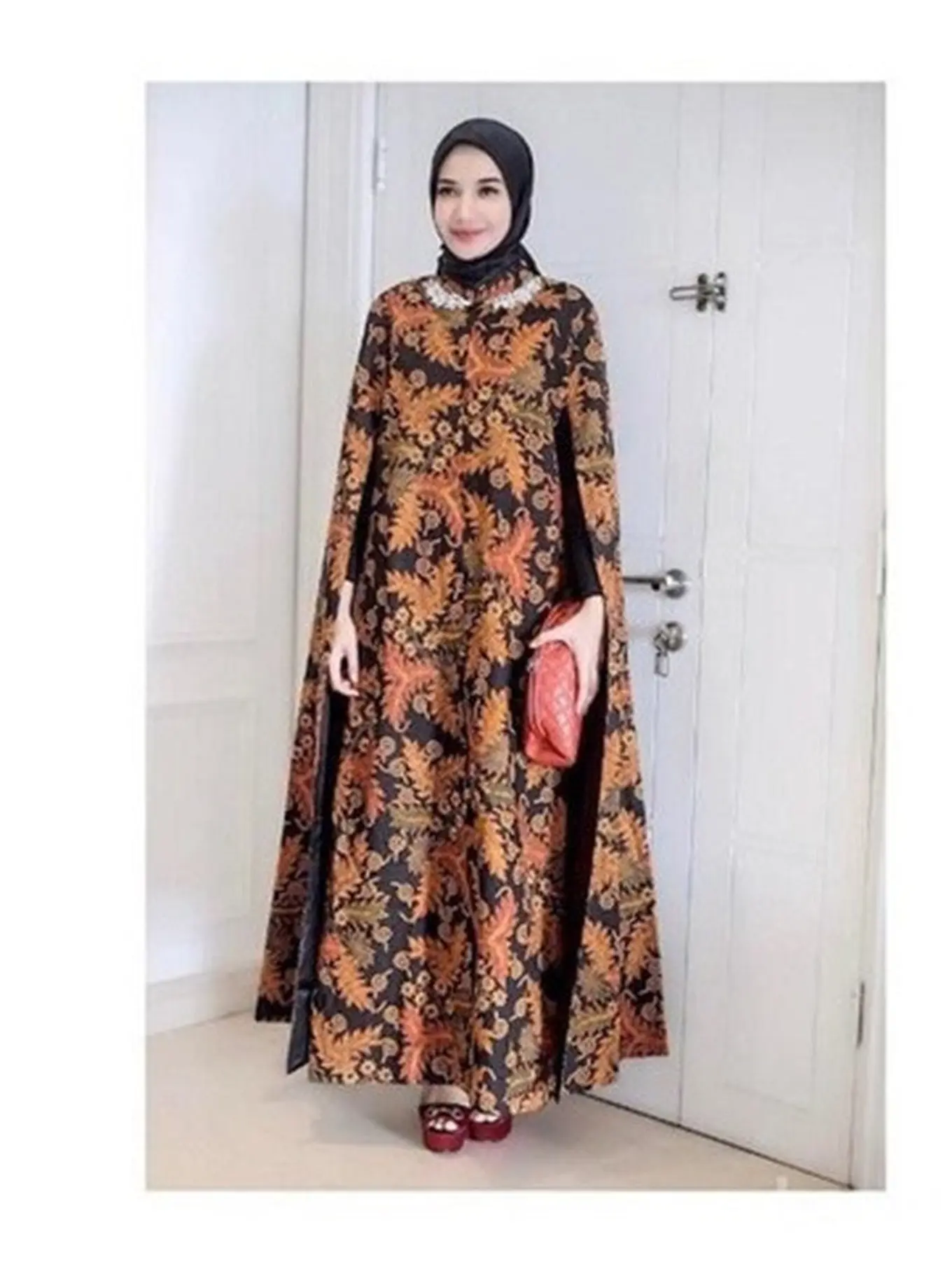 12 Inspirasi Gamis Kombinasi Batik Terbaru 2025, Tampil Simpel tapi ...