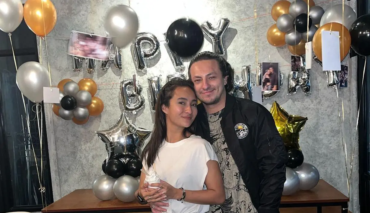 Momen Naomi Zaskia Rayakan Ulang Tahun Dylan Carr, Romantis Banget ...