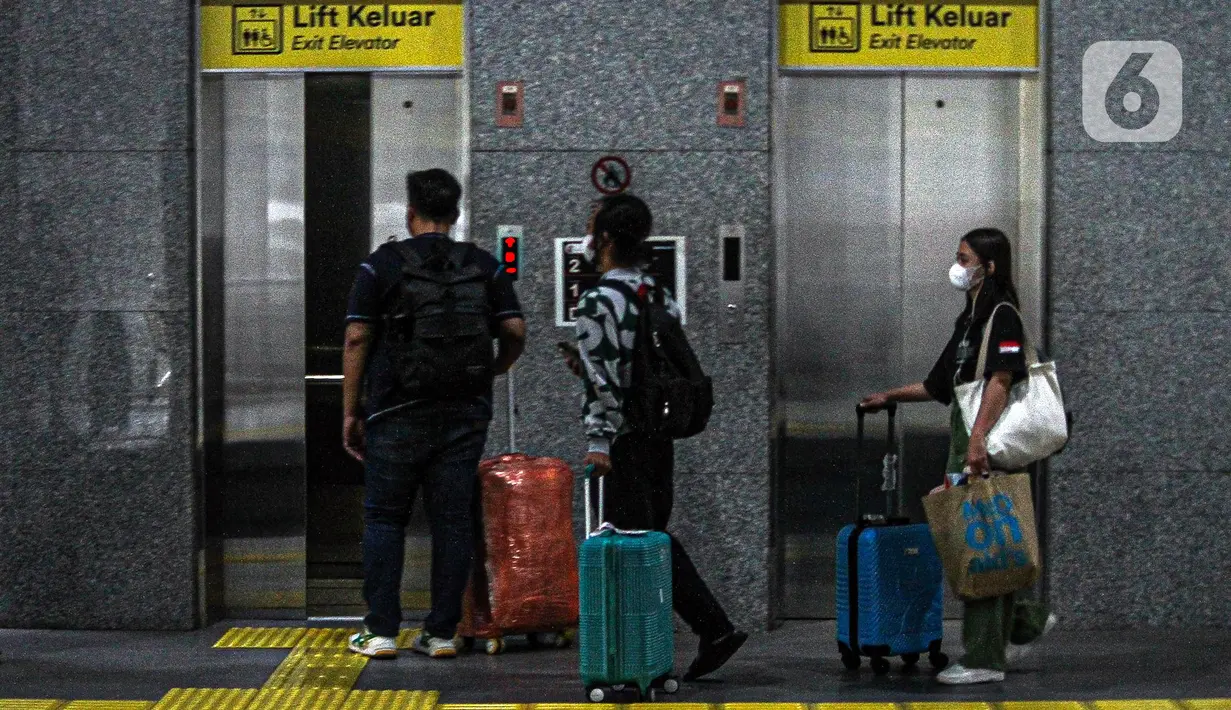 Stasiun BNI City Uji Coba Pelayanan Naik Turun Penumpang KRL - Foto ...