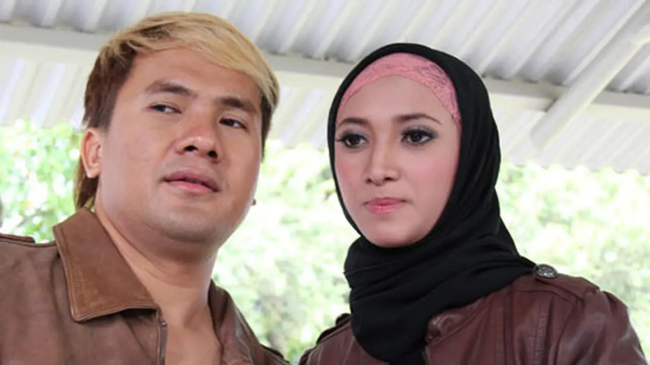 Belum Lama Menikah, 7 Artis Ini Ditinggal Pasangan Selama-lamanya - Hot Liputan6.com