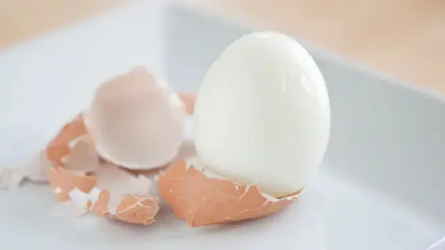 Trik Praktis Mengupas Telur Rebus dalam Jumlah Banyak, Mudah Dicoba - Citizen6 Liputan6.com
