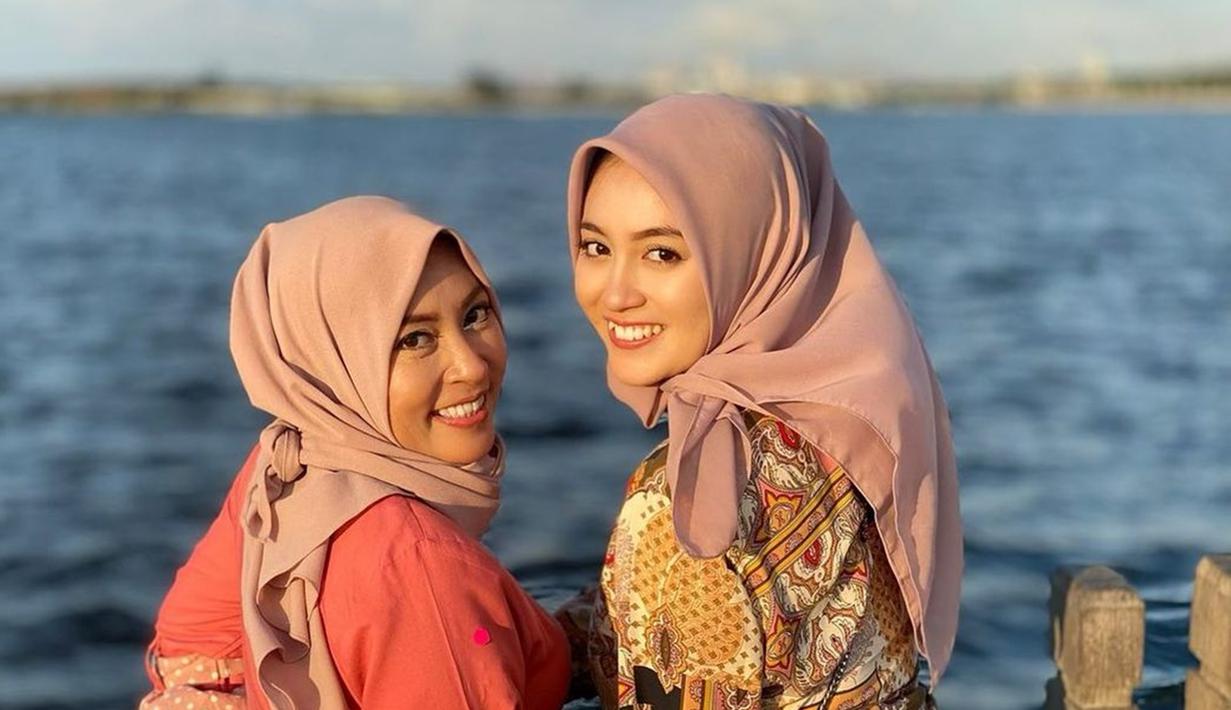 Potret Kebersamaan Nabilah Eks JKT48 dan Ibunda, Bak Kakak Adik - Foto Liputan6.com