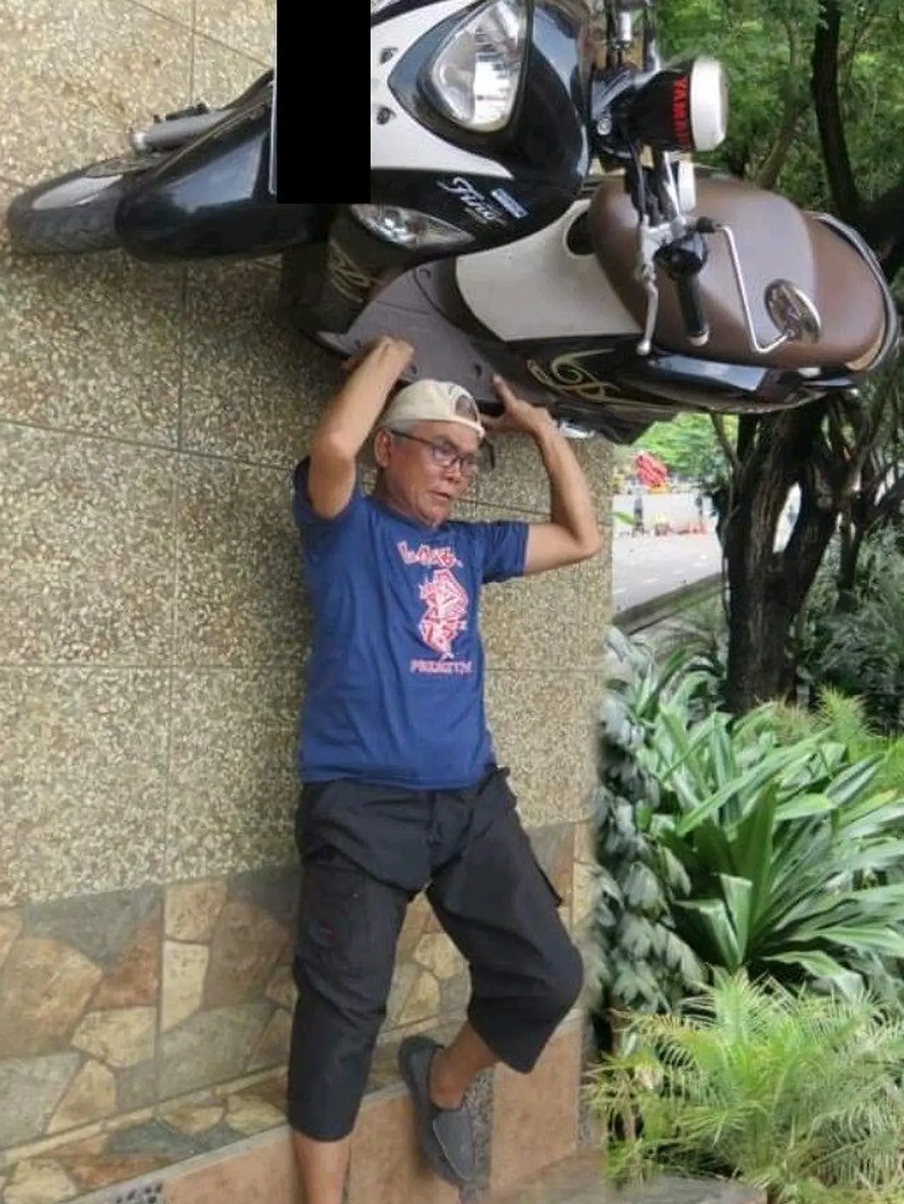 6 Editan Foto Absurd Ala Somantri Ahmad Ini Kocak, Skill Edit di Luar Nalar - Hot Liputan6.com