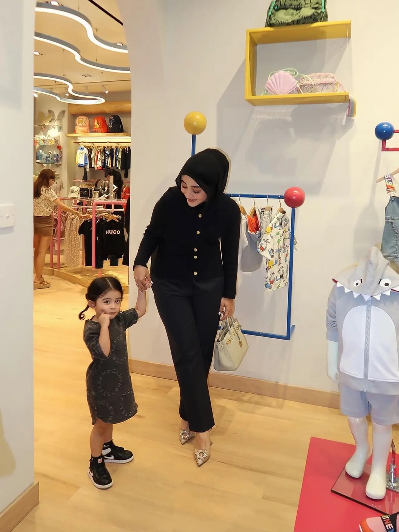 10 Pesona Cantik Baby Guzel, Anak Ali Syakieb dan Margin Wieheerm yang ...