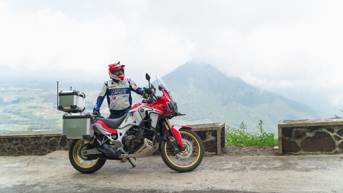 Terkenal Sejak Digunakan Jokowi, Rabbit and Wheels Luncurkan Jaket ...