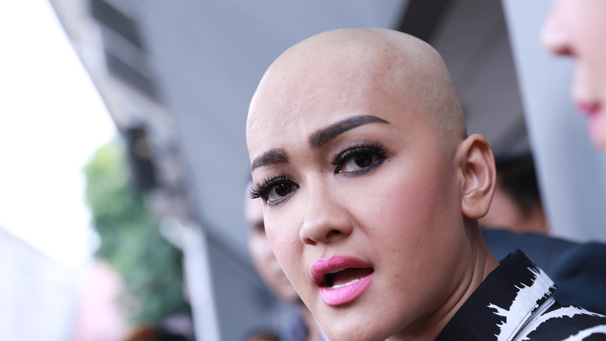 Soal Pacar Baru, Julia Perez: Kan Belum Ketok Palu - Entertainment ...