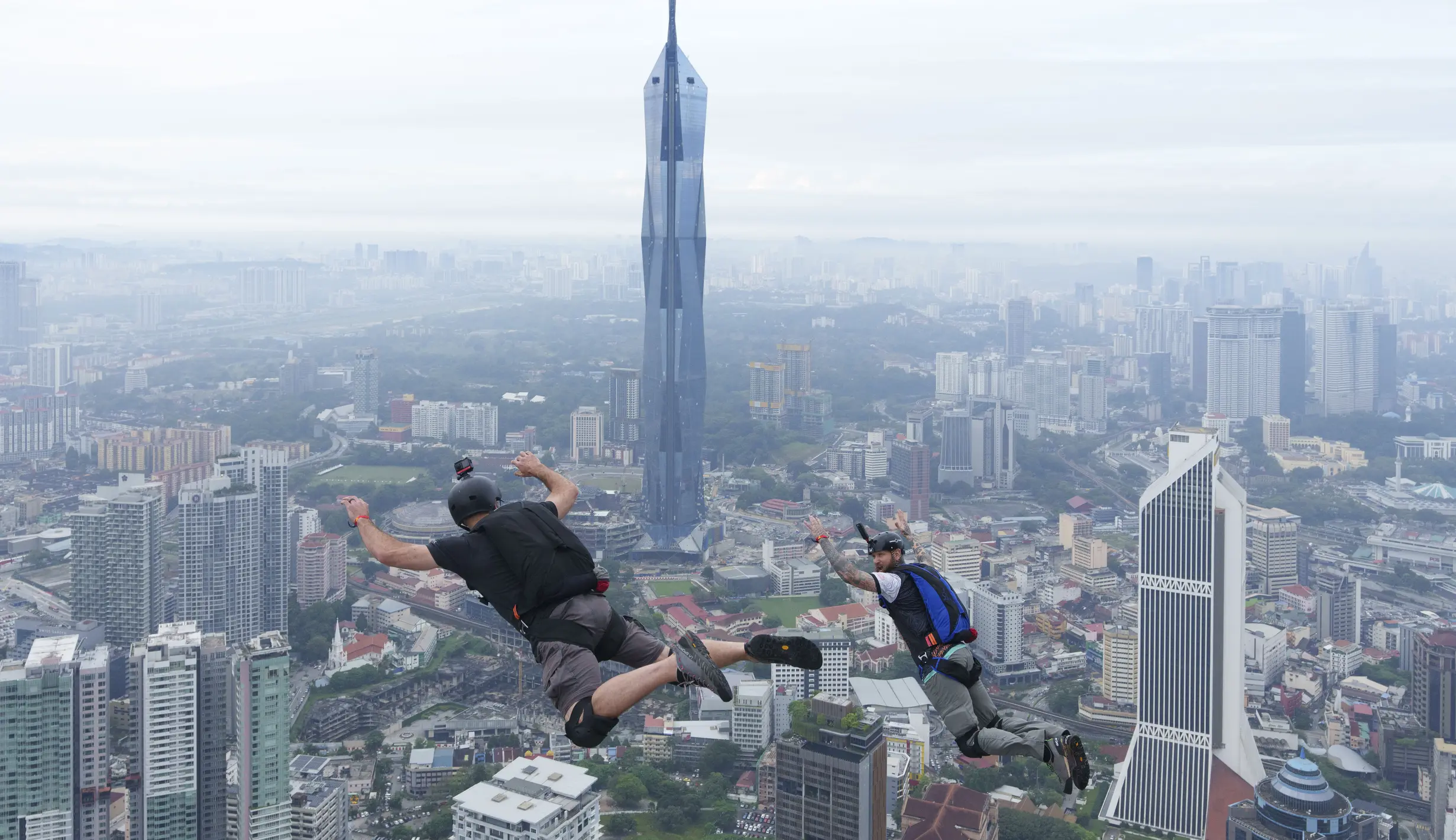 Pacu Adrenalin dengan Terjun Bebas dari Puncak Menara Kuala Lumpur ...