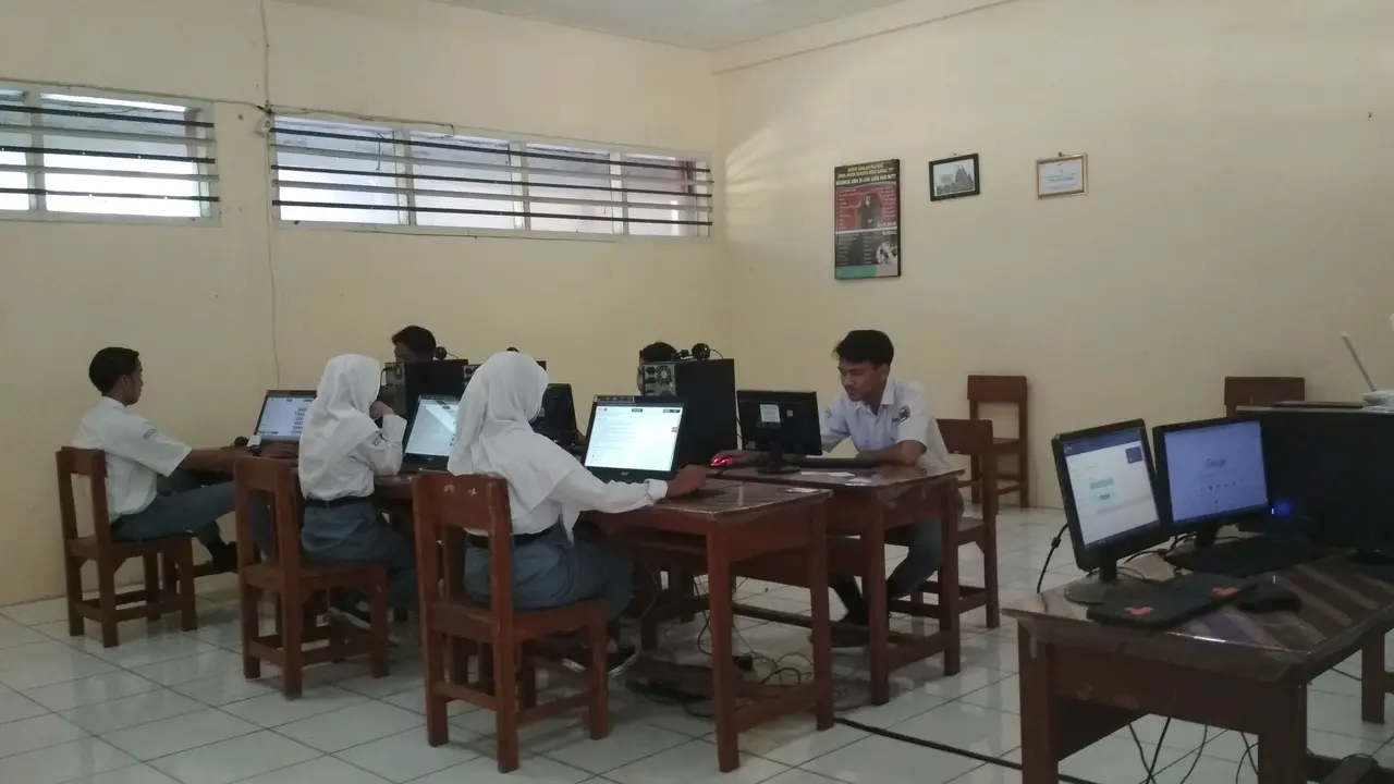 Kebijakan Siswa SMA di NTT Masuk Sekolah Jam 5 Pagi Jadi Sorotan, Ini 4 Faktanya - Hot Liputan6.com
